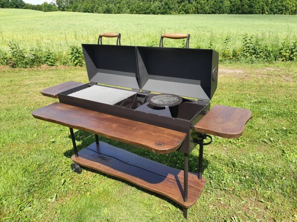 Hiiligrilli iso, kahdella hiililaatikolla